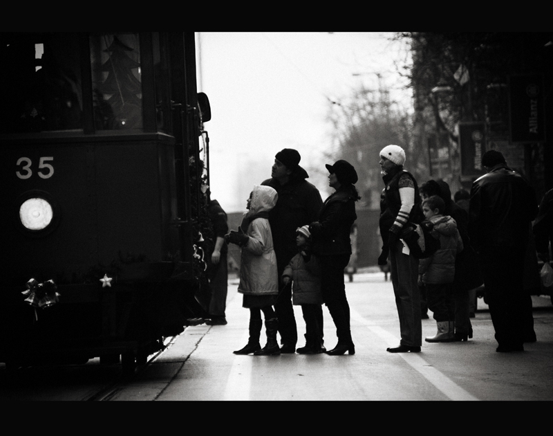 Collection of 10 Beautiful Street Photography Examples