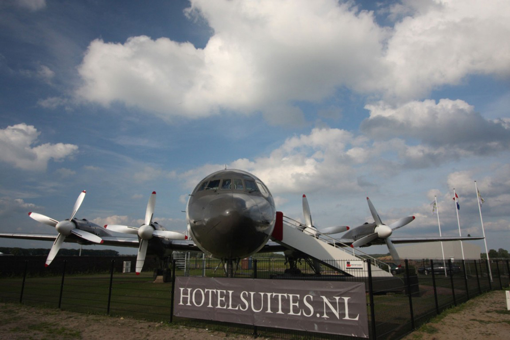 Dutch Hotelier Transforms Russian Aircraft Is Luxurious Hotel Suite
