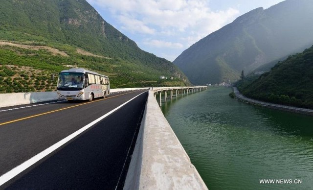 This New Scenic Highway in China Is Completely Over Water