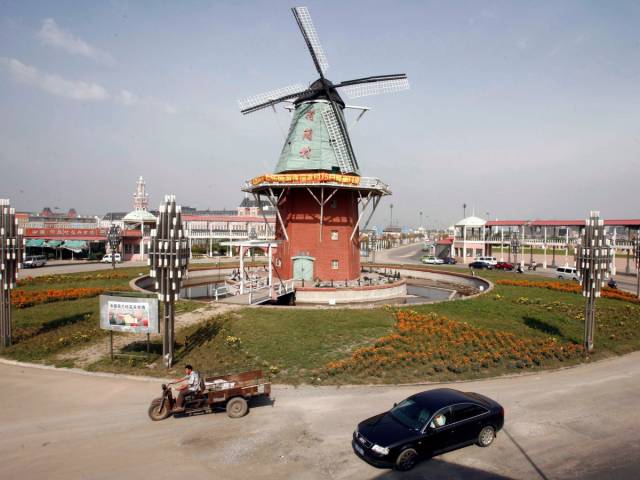 6 Latest European Towns and Landmarks Made in China