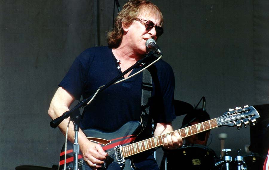 Famous Singers and Musicians Who Passed Away in 2016